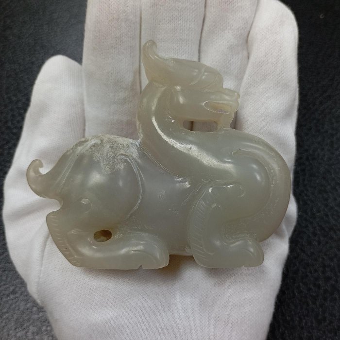 [[現場網路同步拍賣]] 灰白玉 古玉 ama-20311-ja 尺寸：6.6*8.2*2.1cm&170g | Yahoo拍賣