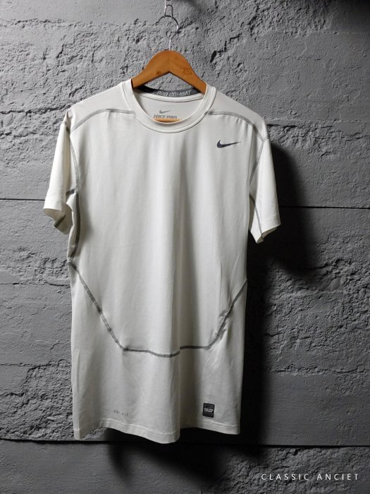 CA 美國運動品牌 NIKE PRO 白色 合身版 彈性運動短t XXL號 一元起標無底價D294 | Yahoo拍賣