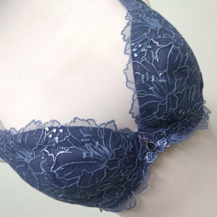 「舊愛」Wacoal華歌爾 伊珊露絲 義大利浮雕蕾絲 尺碼：38/85C 薄襯罩杯 (附贈水餃墊) 👙二手內衣👙二手胸罩 | Yahoo拍賣