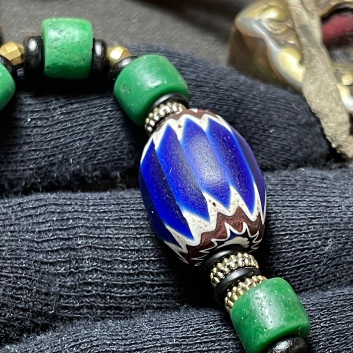 [古玩意]老雪佛蘭琉璃珠手串（長19mm寬15mm) | Yahoo拍賣