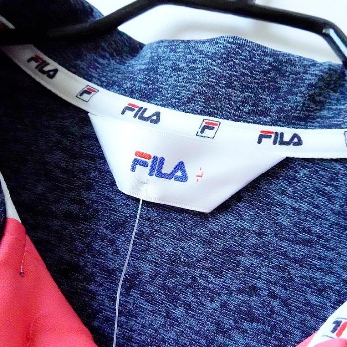 男╭＊一元起標～當 我 們 在 衣 起C-WIT＊╯全新專櫃FILA撞色拼接運動款上衣L | Yahoo拍賣