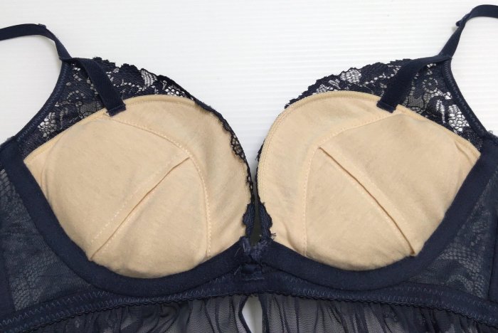 「舊愛」Mini Queen 尺碼：32/70C 薄襯罩杯 (附贈水餃墊) 緹花性感網紗睡裙 👙二手內衣 👙二手胸罩 | Yahoo拍賣