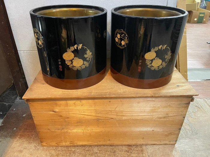【古玩輕鬆拍】昭和初期 蒔繪四君子花紋木胎黑漆火爐一對 附原木箱※3-2現※0904747-181 | Yahoo拍賣