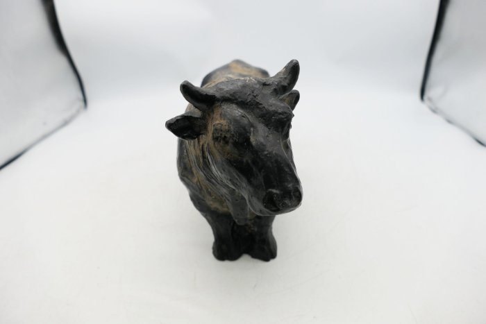 (小蔡二手挖寶網) 早期 伯馬款 牛 雕工精細 雕像 擺件 收藏品 總重量約1044g 行家自行鑑定 商品如圖 100元起標 無底價 ...