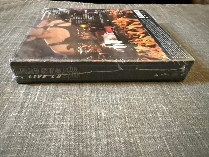 周杰倫 Jay The One 演唱會LIVE 2CD +八度空間 VCD 全新首批版本/未拆封 保存良好 如圖所示 | Yahoo拍賣