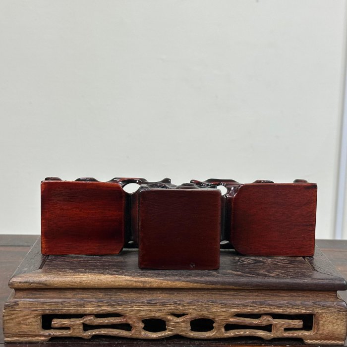 【居寶屋】精選 實木 小山形座 三格架 小品架 步步高升 藝品展示座 實用擺設 聚寶盆花瓶 展示底座 一元起標 C553 | Yahoo拍賣