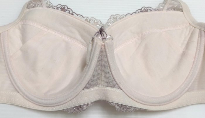 「舊愛」曼黛瑪璉 尺碼：36/80D 薄襯罩杯 👙二手內衣 👙二手胸罩 | Yahoo拍賣