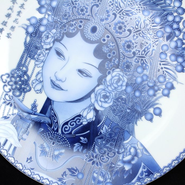 【桑園の】京劇美人醉 國色天香 色繪瓷器 賞皿 美品 背部有款 附架 (委託品) Q 8015 A01 | Yahoo拍賣