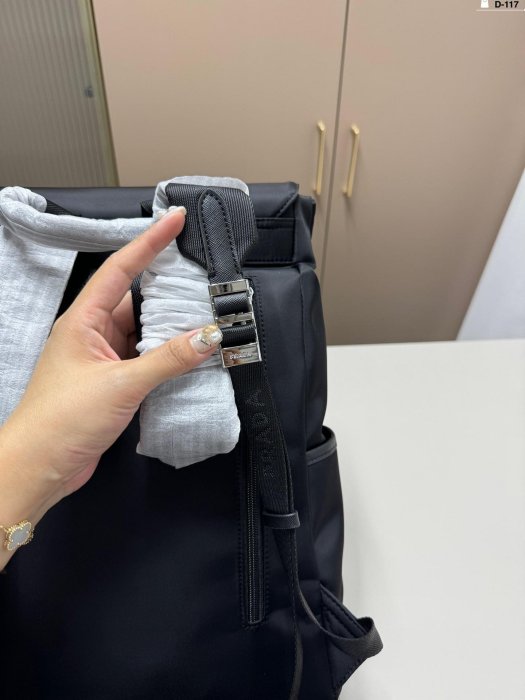 Queen代購~PR 2025新款男士雙肩包防水尼龍旅行包大容量翻蓋通勤書包背包 31*15*41cm | Yahoo拍賣