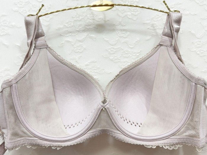 👙Ladies蕾黛絲：34/75D💗婷の二手內衣💗厚罩杯。 | Yahoo拍賣