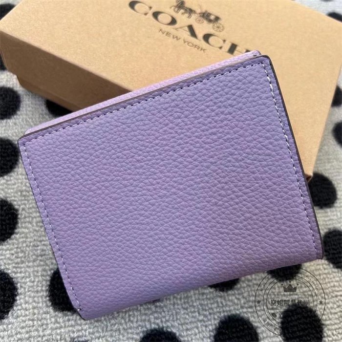 空姐代購 Coach CJ688 蔻馳新款 經典翻蓋牛皮馬車扣 女士短夾 三折錢包 拼色迷你對折錢包 鵝卵石紋 按扣短夾 復古潮流 手拿包 卡 ...