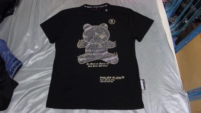 ~全新的男款 Philipp plein 樣似黑色圓領XL號貼水鑽熊熊圖案短袖T恤~便宜起標底價標多少賣多少 | Yahoo拍賣