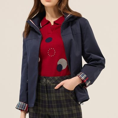 ILEY伊蕾 英倫織帶格紋造型領防風外套(深藍；M-2L) | 長版 | Yahoo購物中心