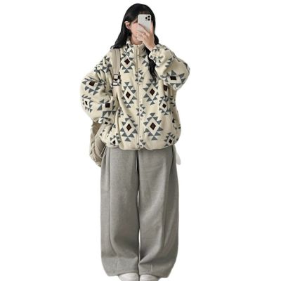 MOCO韓版chic菱格紋粒絨立領雙向拉鍊寬鬆外套羊羔毛雙口袋棵粒絨保暖外套 | 運動/連帽外套 | Yahoo購物中心